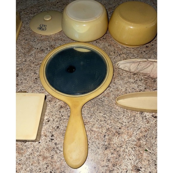 Design | Vintage Ladies Bakelite Vanity Dresser Set Pyralin French ...